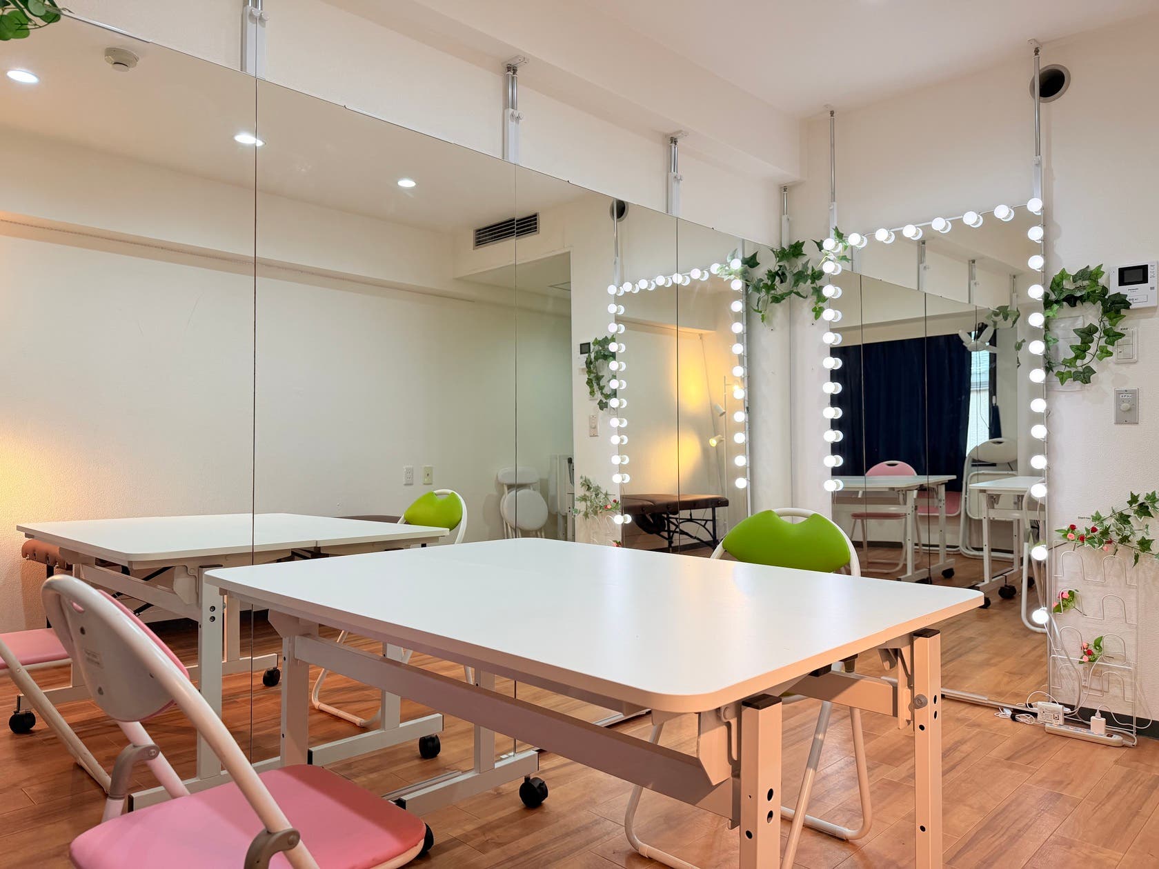 MAHALO:パーソナルカラー診断最適✨撮影用照明2台昼白色明るい壁一面鏡部屋✨:動画撮影:✨骨格診断✨メイクレッスン✨着付けの写真3