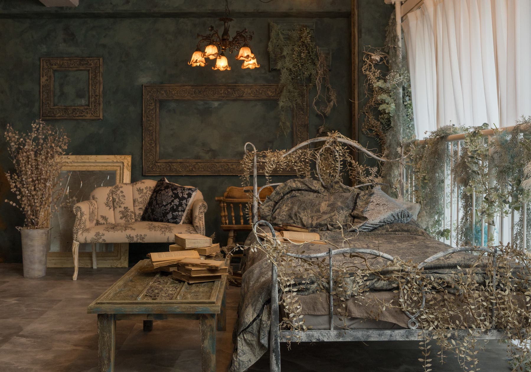 【エリックスタジオ】ダーク&クラシックの異世界空間！大きな窓も備えた廃墟風スタジオの写真12