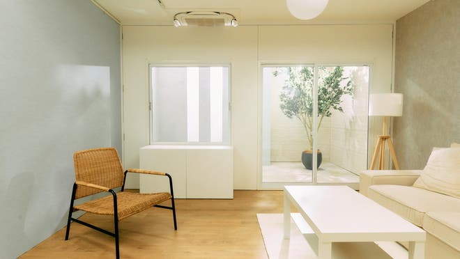 博多駅から徒歩8分。朝の光も夜の光もボタン1つでDayforNightをコンセプトとしたスタジオ LOOP HAKATA403の写真1