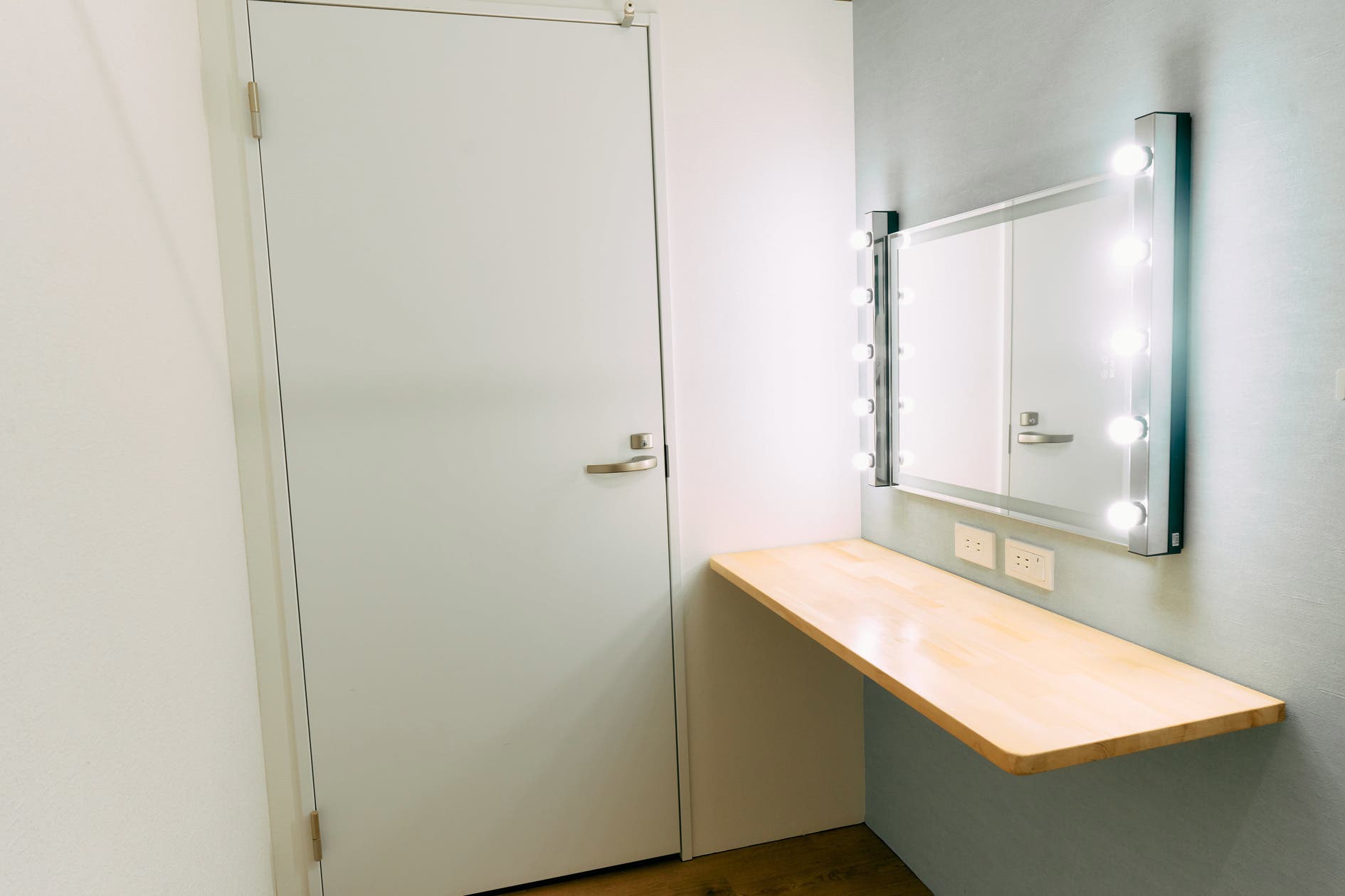 博多駅から徒歩8分。朝の光も夜の光もボタン1つでDayforNightをコンセプトとしたスタジオ LOOP HAKATA403の写真6