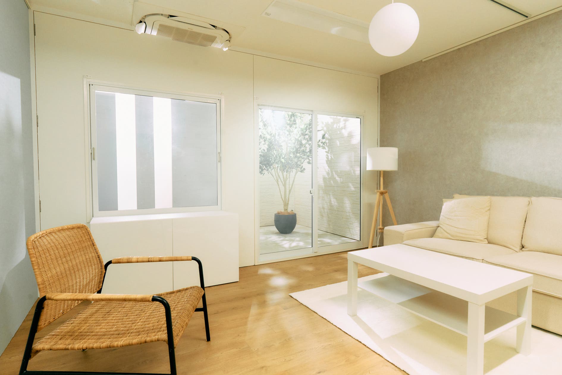 博多駅から徒歩8分。朝の光も夜の光もボタン1つでDayforNightをコンセプトとしたスタジオ LOOP HAKATA403の写真9