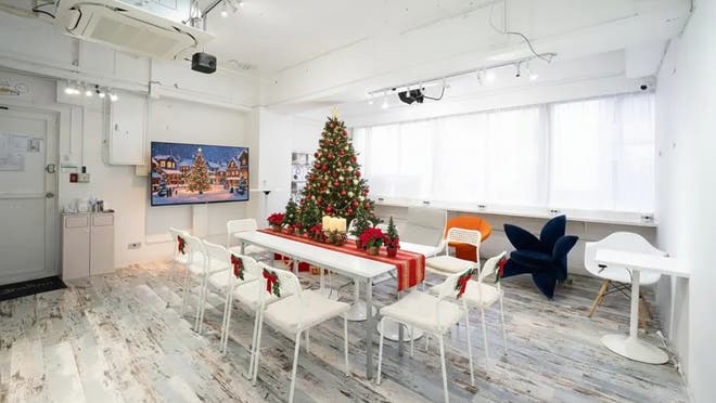 クリスマスOK🎄1号店 窓5m自然光◎|新宿西口駅2分/JR新宿駅7分|機材無料◎撮影スタジオ|土足!エレベーター有|90平米の写真2