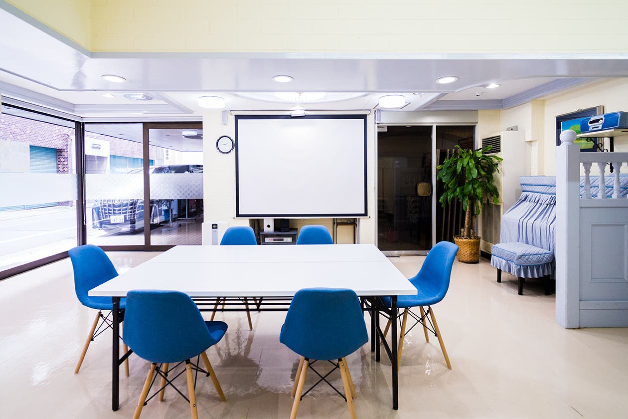 新宿三丁目駅徒歩３分。設備充実多目的スペース💎広々の写真2