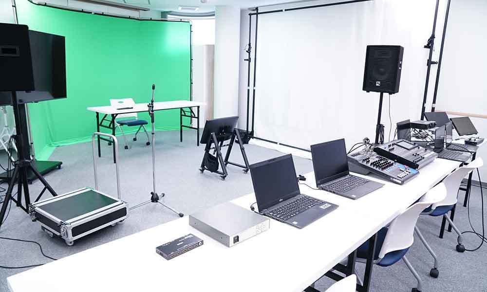 手ぶらで行ける！恵比寿駅徒歩２分！撮影・配信スタジオ！ 撮影配信機材が備え付け。機能性を重視したリーズナブルなスタジオです。の写真1