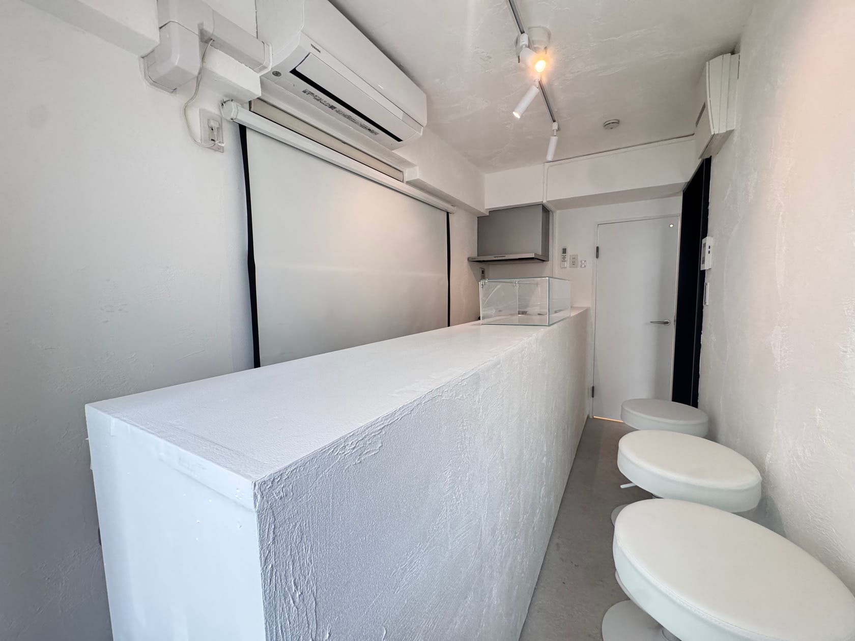 【アトリエ/サロン利用可!!】白金高輪｜白基調の上質レンタルスペースの写真1