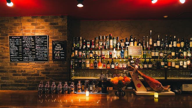 葛西駅から徒歩2分環七沿いの地下1Fにあるバーの写真2