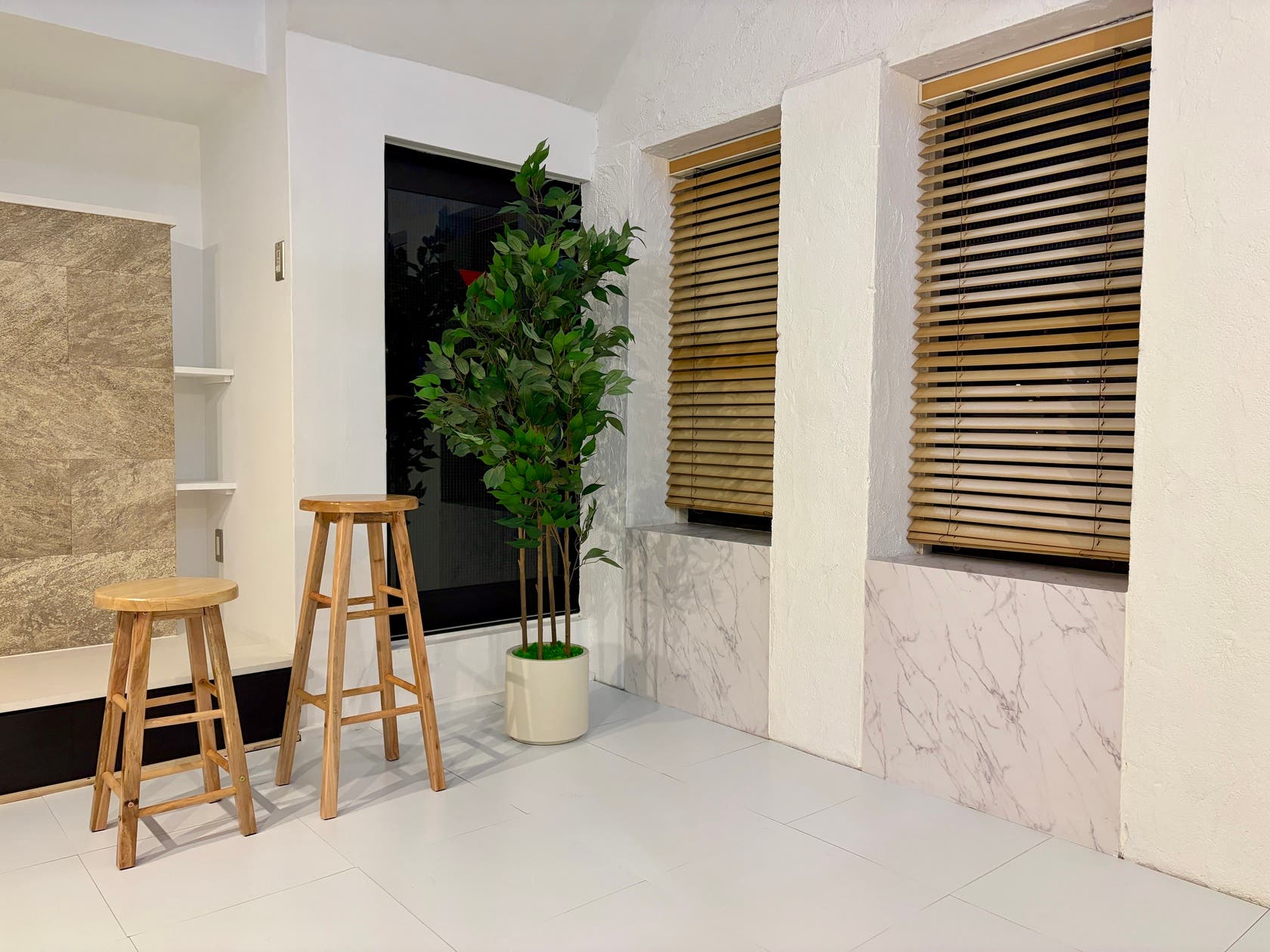 【栄から徒歩圏内】1時間からOK/商用利用可/撮影/コスプレ/配信/本格撮影スタジオ【新栄フォトスタジオ】の写真1