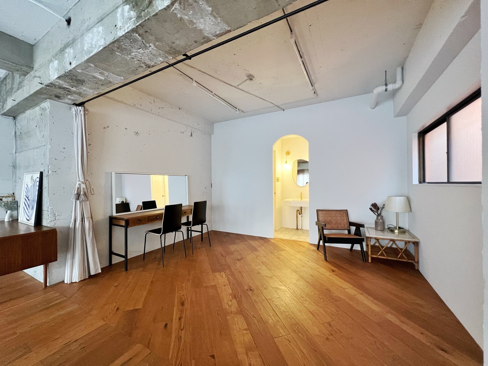  【✨12月限定20%OFFキャンペーン✨】無垢チーク床×ヴィンテージ家具の、撮影や多目的利用に最適なスペース。の写真9