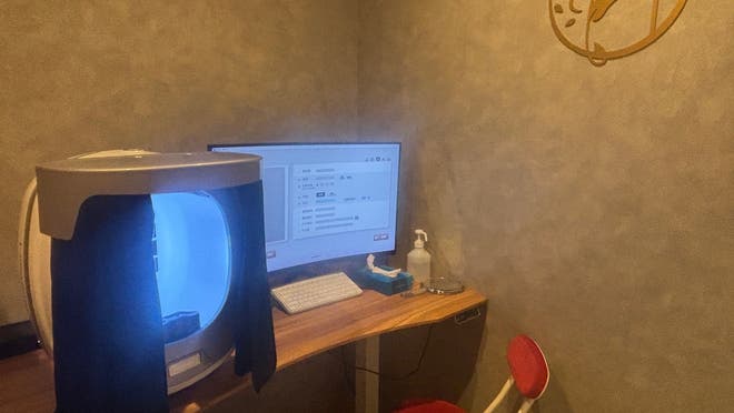 JR新宿西口より徒歩6分、大江戸線新宿西口D5出口からなら徒歩1分の美容クリニックの写真2