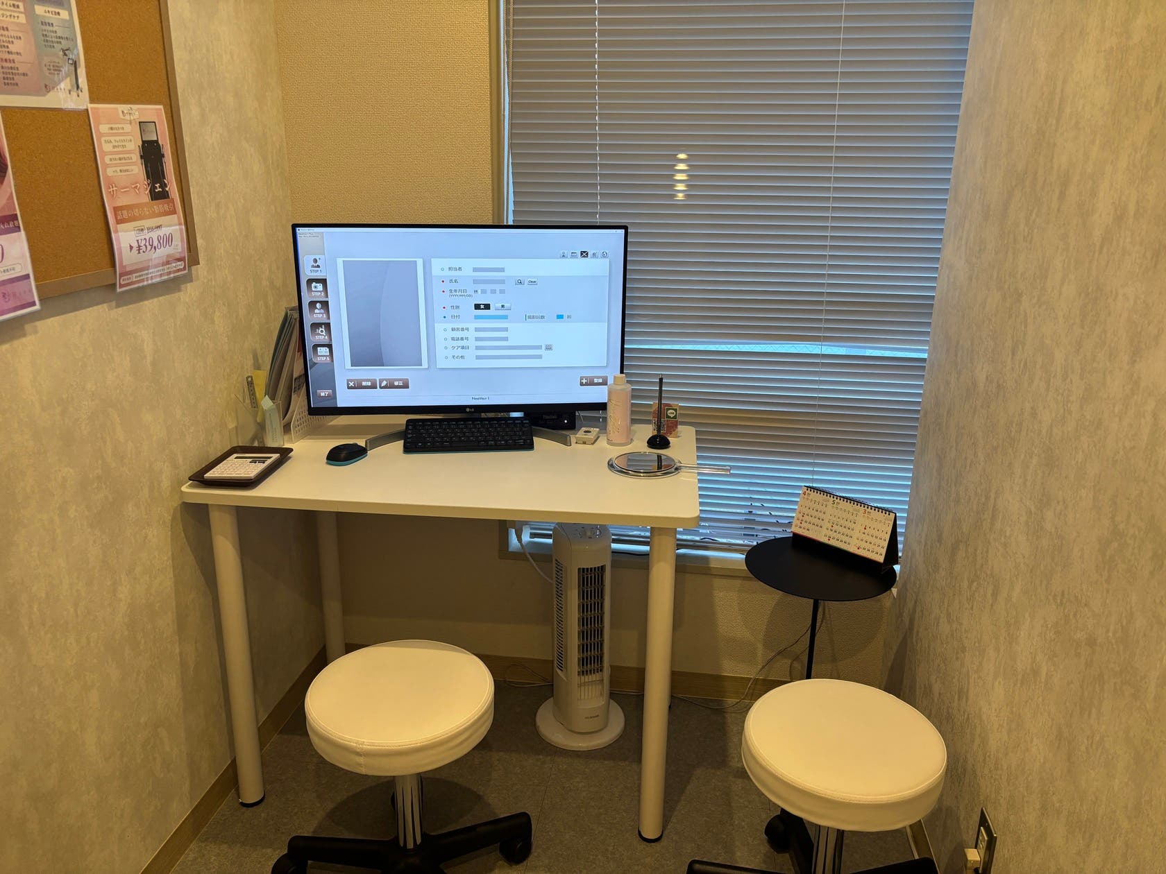 JR新宿西口より徒歩6分、大江戸線新宿西口D5出口からなら徒歩1分の美容クリニックの写真4