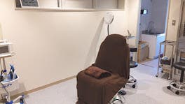 JR新宿西口より徒歩6分、大江戸線新宿西口D5出口からなら徒歩1分の美容クリニックの写真7