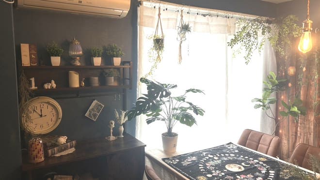 アンティーク調の癒し空間 4人掛けテーブル、椅子×4脚の写真1