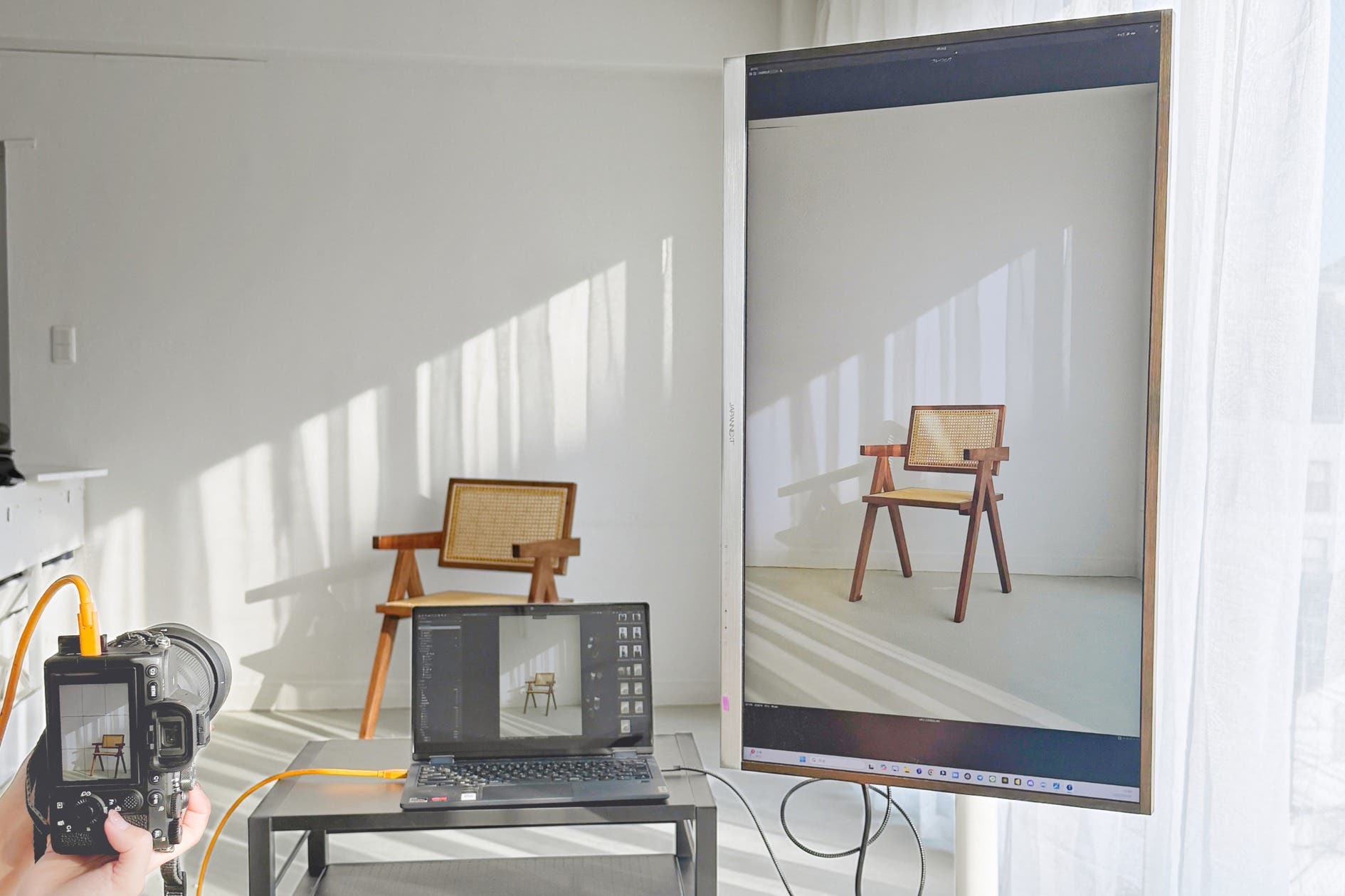 【新横浜エリア／小机駅30秒】移転＆新規OPEN　南北のW自然光×機材無料｜4Kモニター完備の白壁スタジオ｜studio µの写真2