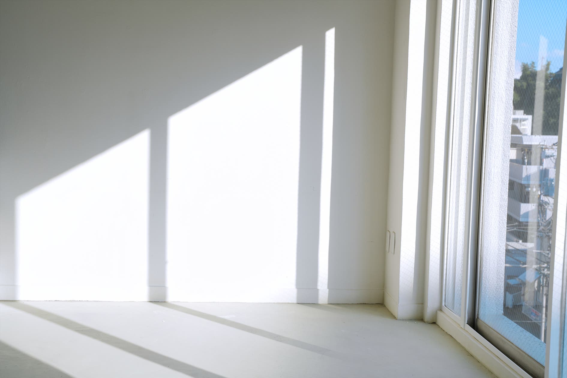 【新横浜エリア／小机駅30秒】移転＆新規OPEN　南北のW自然光×機材無料｜4Kモニター完備の白壁スタジオ｜studio µの写真14