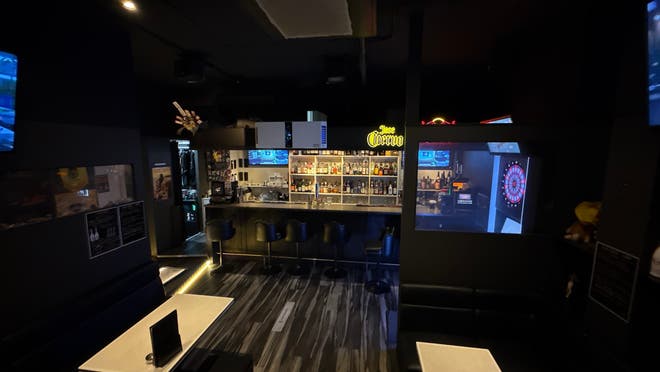 新小岩駅より徒歩5分 カラオケ、ダーツバーの写真2