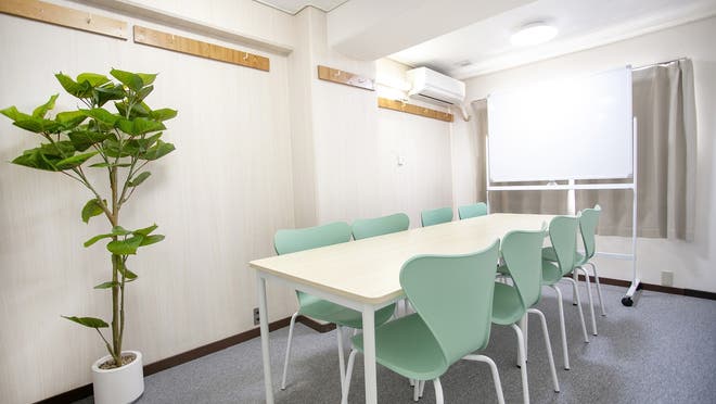 東中野駅30秒サロン可【即予約可・高速度WiFi・除菌完備】各種教室、会議、商談、面接、研修、ボードゲーム等に最適な個室スペースの写真1