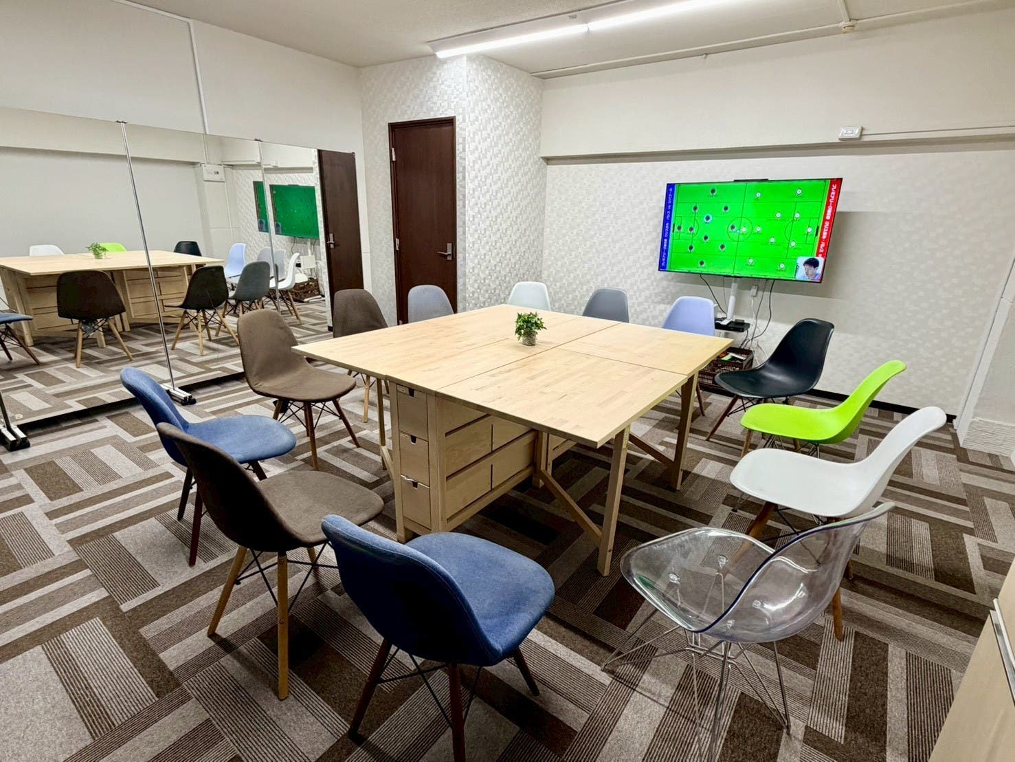 騒ぎ放題‼️ダンスミラー🕺🪩横浜駅徒歩５分🚶１階広々、リフォームしたてで綺麗なキッチンありダンススタジオオープン‼️の写真1