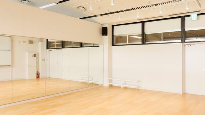 【STUDIO B(フローリング/ミラー)】「HOME/WORK VILLAGE」内にある48.2㎡のフローリングスタジオの写真1