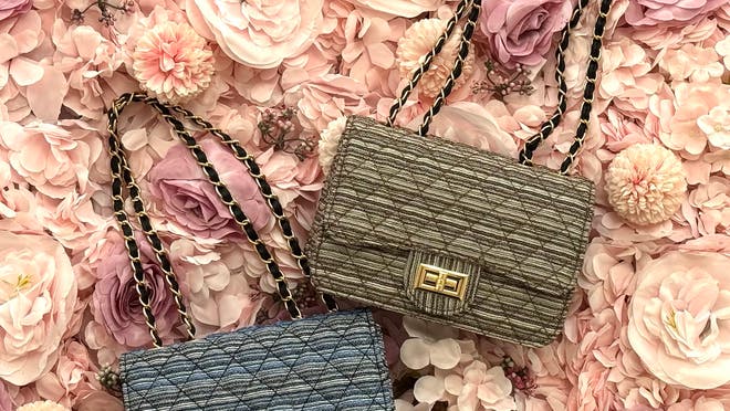 【渋谷・三軒茶屋エリア】駅チカ・自然光たっぷり白壁×バラ背景撮影スタジオ|ポートレート・ファッション・商品・SNS撮影の写真10