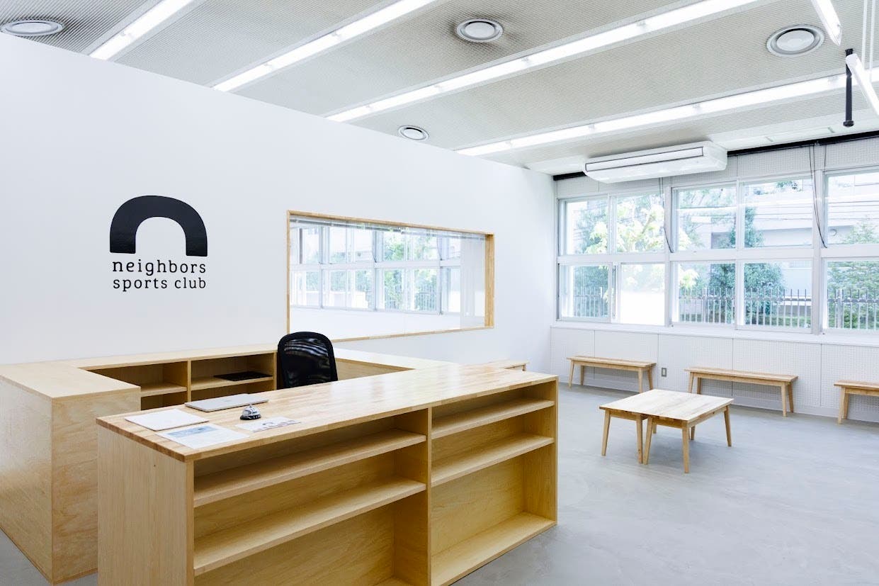 【CLUBHOUSE】「HOME/WORK VILLAGE」内のneighbors受付脇にある33.6㎡の土足スペースです。の写真1