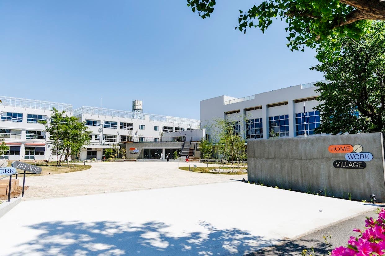 【CLUBHOUSE】「HOME/WORK VILLAGE」内のneighbors受付脇にある33.6㎡の土足スペースです。の写真2