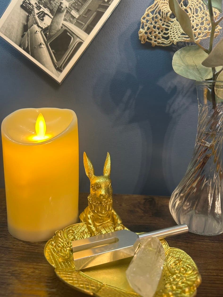 アンティーク調の癒し空間　4人掛けテーブル、椅子×4脚の写真5