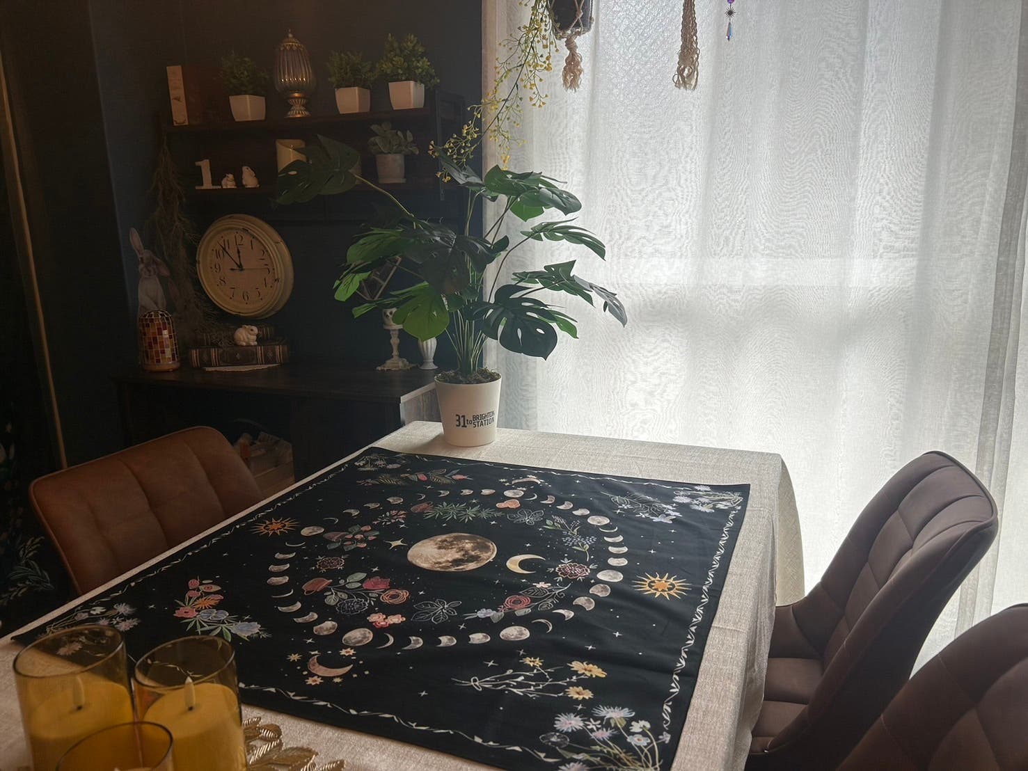 アンティーク調の癒し空間　4人掛けテーブル、椅子×4脚の写真7