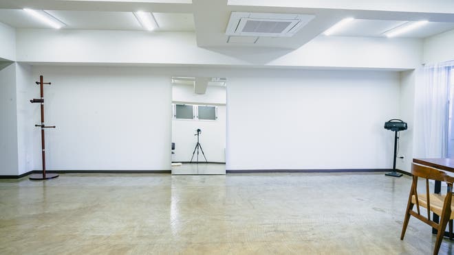 上前津駅から徒歩9分 自然光・コンクリ床・白壁・什器【 アパレル|撮影|POP UP 】無機質で広々した空間。【 スペースA 】の写真3