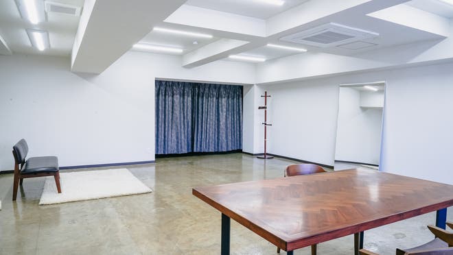 上前津駅から徒歩9分 自然光・コンクリ床・白壁・什器【 アパレル|撮影|POP UP 】無機質で広々した空間。【 スペースA 】の写真4