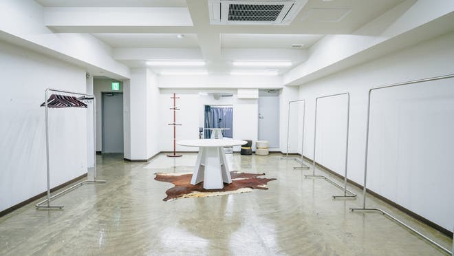 上前津駅から徒歩9分 コンクリ床・白壁・什器【 アパレル|撮影|POP UP 】無機質で広々した空間。【 スペースB 】の写真1