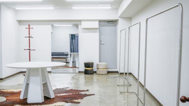 上前津駅から徒歩9分 コンクリ床・白壁・什器【 アパレル|撮影|POP UP 】無機質で広々した空間。【 スペースB 】の写真2