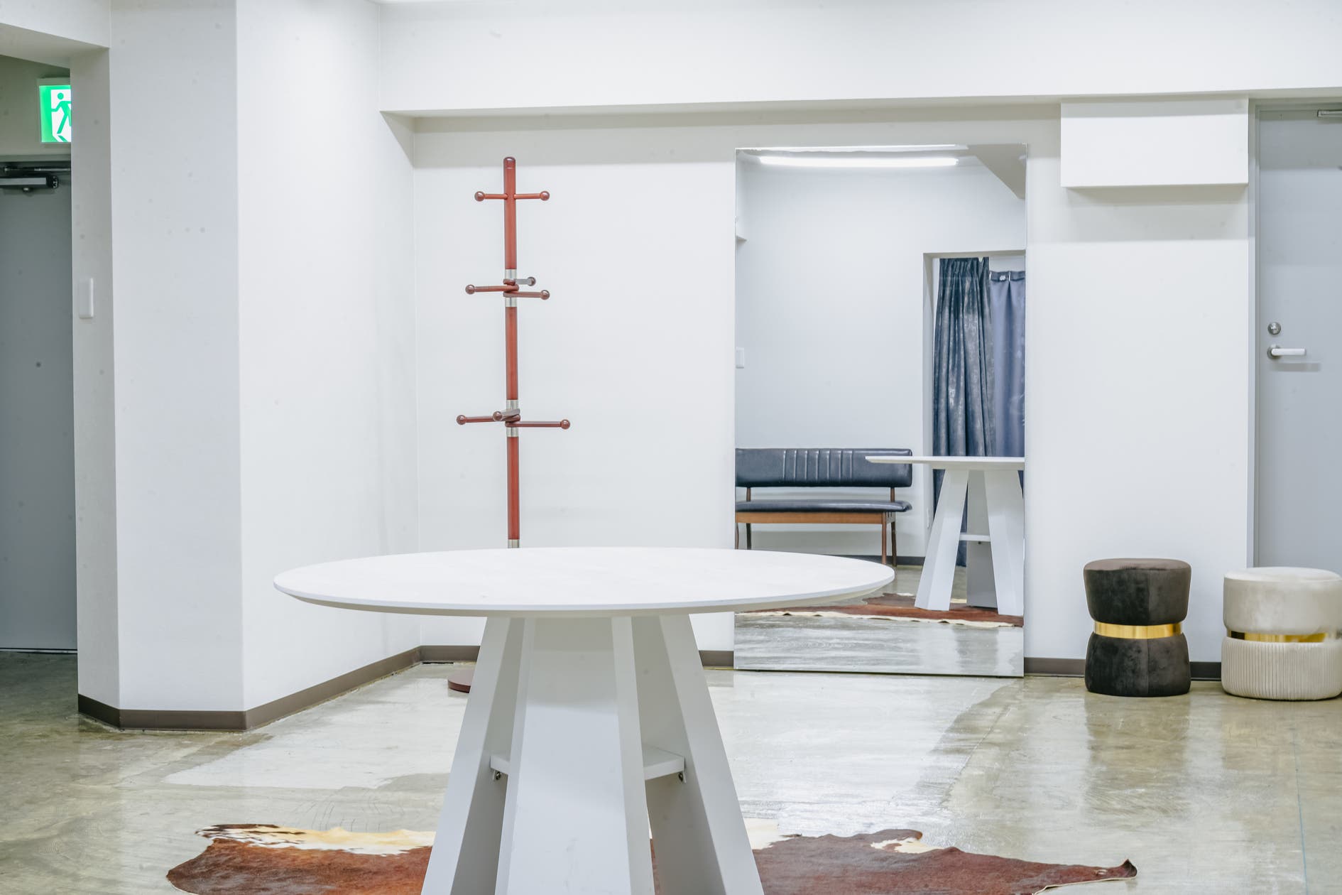 上前津駅から徒歩9分　コンクリ床・白壁・什器【 アパレル｜撮影｜POP UP 】無機質で広々した空間。【 スペースB 】の写真4