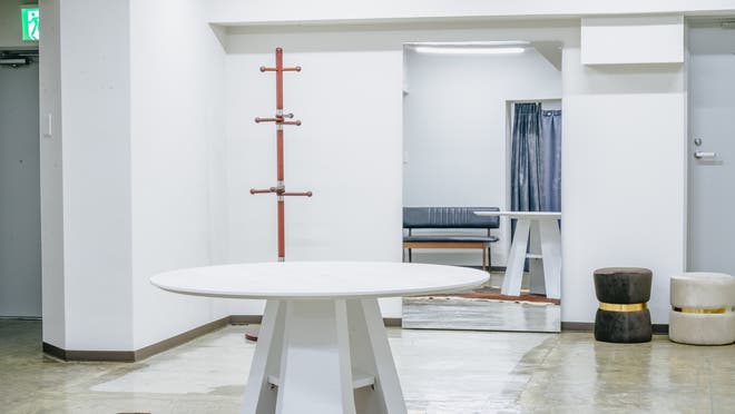 上前津駅から徒歩9分 コンクリ床・白壁・什器【 アパレル|撮影|POP UP 】無機質で広々した空間。【 スペースB 】の写真4