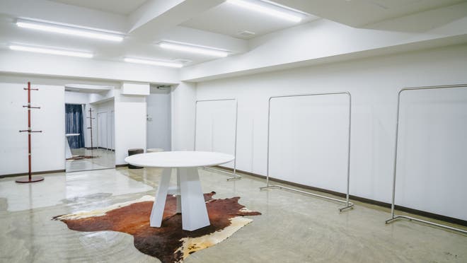 上前津駅から徒歩9分 コンクリ床・白壁・什器【 アパレル|撮影|POP UP 】無機質で広々した空間。【 スペースB 】の写真3