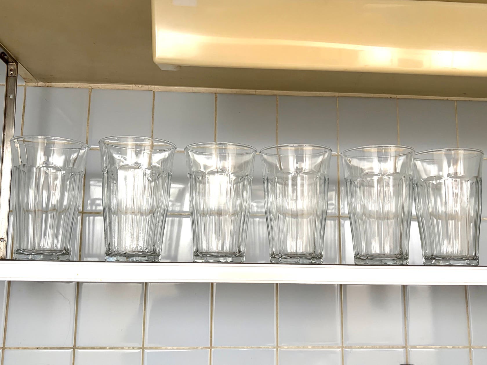 OPEN記念セール中✨西新宿駅1分多機能会議室/昇降デスク/マルチモニター/Wi-Fi/懸垂機/ソファ/研修・会議・商談・面談の写真22