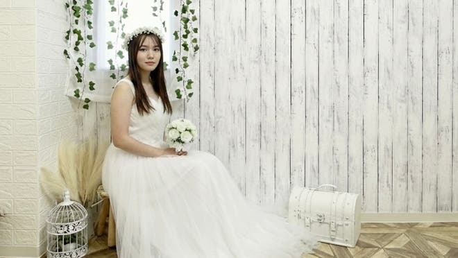 【渋谷・三軒茶屋エリア】駅チカ・自然光たっぷり白壁×バラ背景撮影スタジオ|ポートレート・ファッション・商品・SNS撮影の写真6