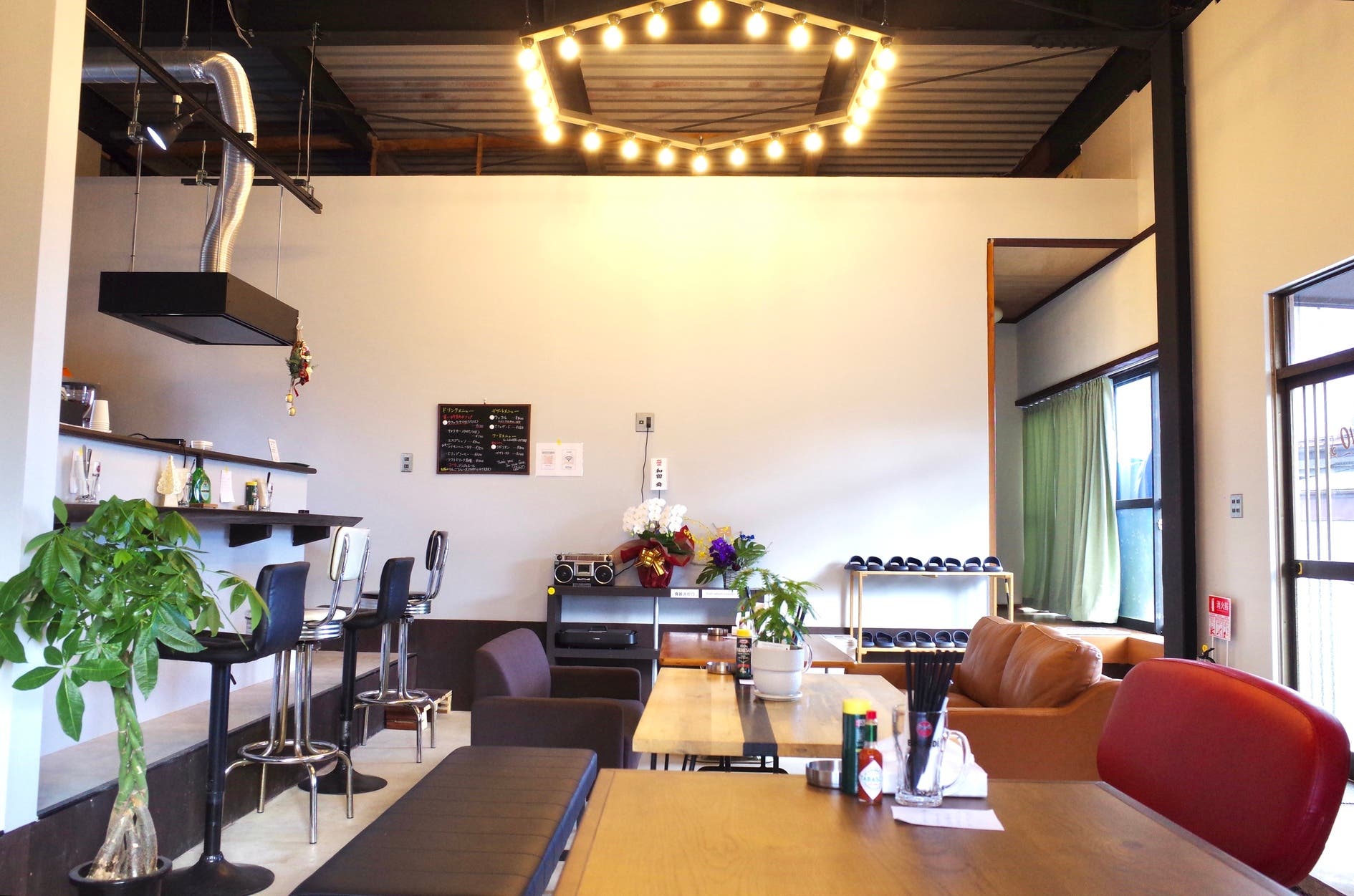 団体様歓迎！大部屋の和室とカフェ併設の1棟貸し切りゲストルームの写真5