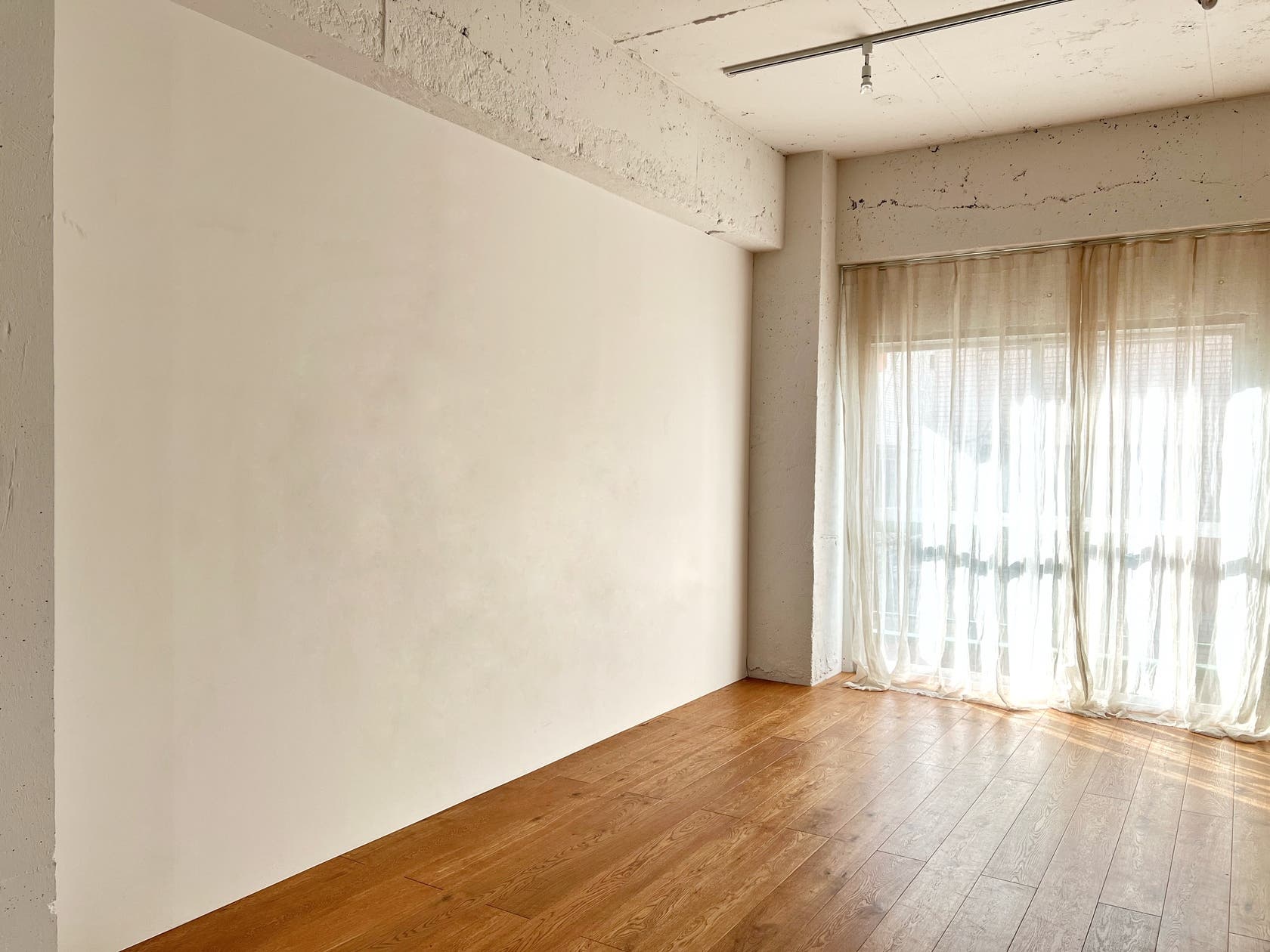  【✨12月限定20%OFFキャンペーン✨】無垢チーク床×ヴィンテージ家具の、撮影や多目的利用に最適なスペース。の写真3