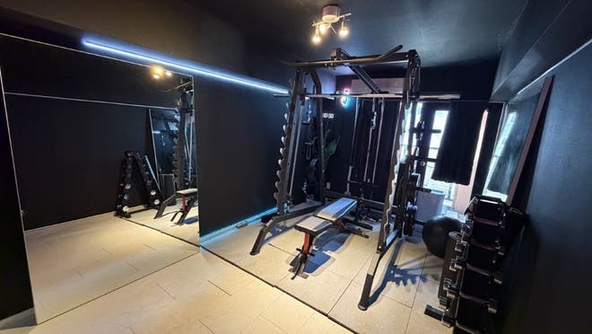 東新宿の隠れ家映えジム!大鏡・撮影ライト・三脚・化粧台完備!動画撮影・ダンス・自主トレに最適な貸切空間!の写真2