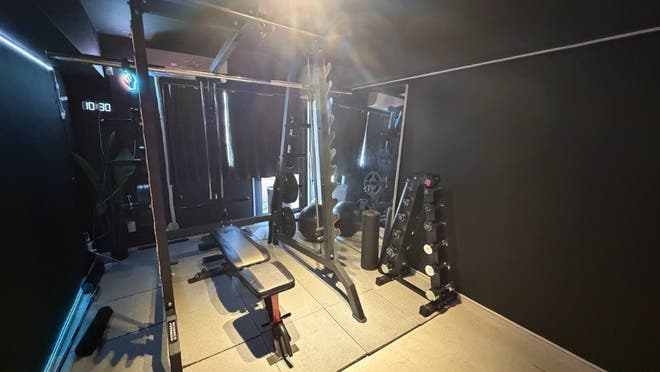 東新宿の隠れ家映えジム!大鏡・撮影ライト・三脚・化粧台完備!動画撮影・ダンス・自主トレに最適な貸切空間!の写真3