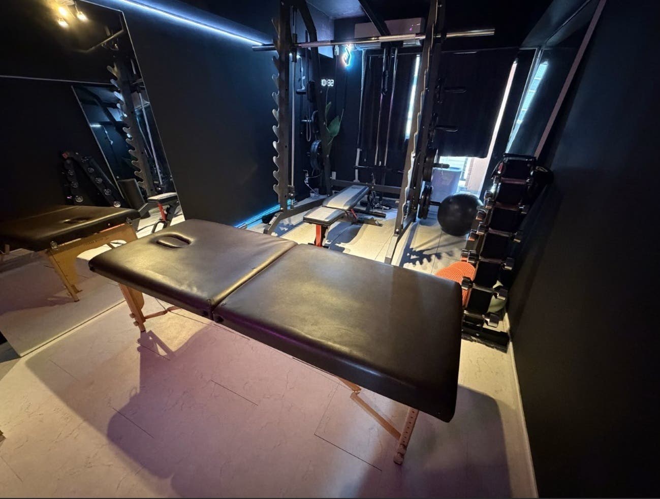東新宿の隠れ家映えジム！大鏡・撮影ライト・三脚・化粧台完備！動画撮影・ダンス・自主トレに最適な貸切空間！の写真5