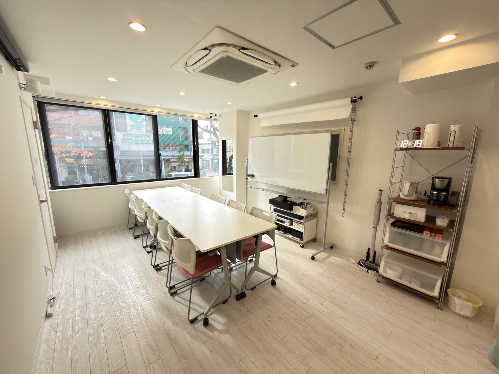 2F会議室　駅徒歩3分　永代通り南向き（来客に最適）の写真1