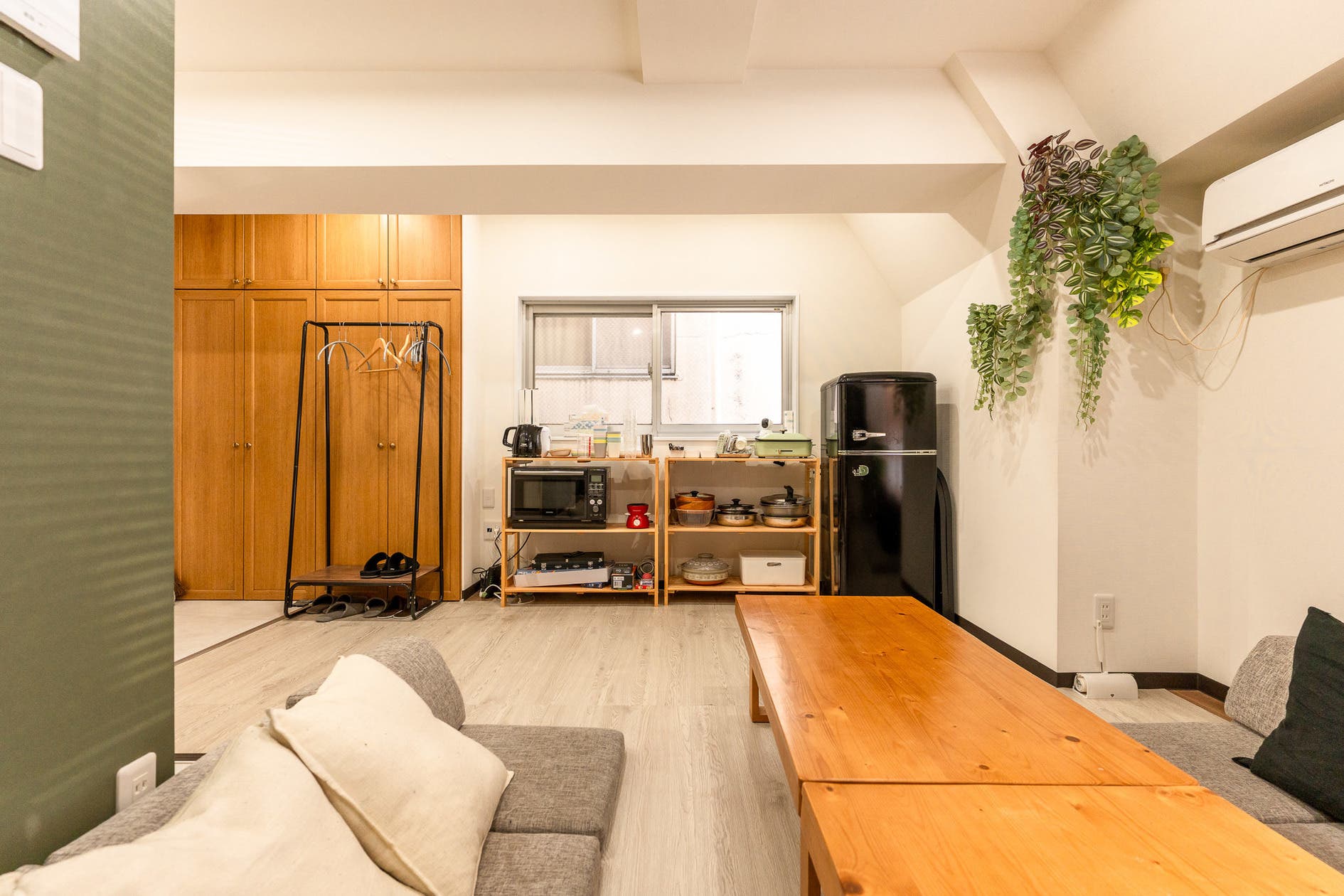 渋谷駅徒歩6分🚶‍♀️白×木目の大人おしゃれスぺース🌿女子会・推し活・誕生日会・映画鑑賞✨65型TV◎忘年会・クリスマス🎄の写真17