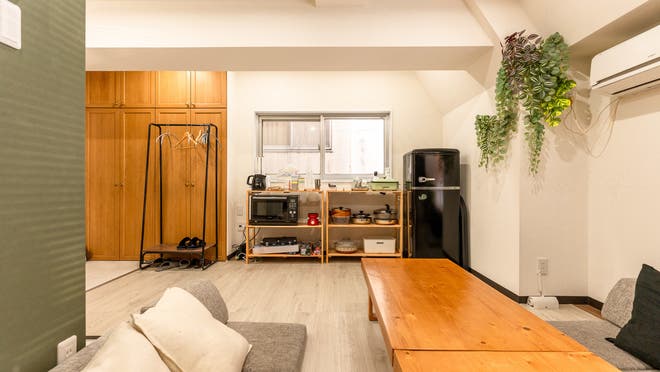 渋谷駅徒歩6分🚶♀️白×木目の大人おしゃれスぺース🌿女子会・推し活・誕生日会・映画鑑賞✨65型TV◎忘年会・クリスマス🎄の写真17