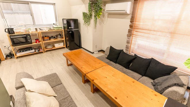 渋谷駅徒歩6分🚶♀️白×木目の大人おしゃれスぺース🌿女子会・推し活・誕生日会・映画鑑賞✨65型TV◎忘年会・クリスマス🎄の写真18