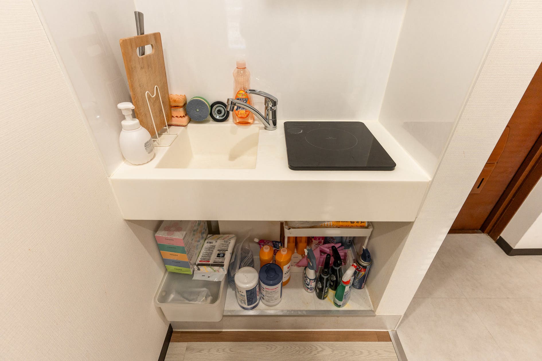 渋谷駅徒歩6分🚶‍♀️白×木目の大人おしゃれスぺース🌿女子会・推し活・誕生日会・映画鑑賞✨65型TV◎忘年会・クリスマス🎄の写真14