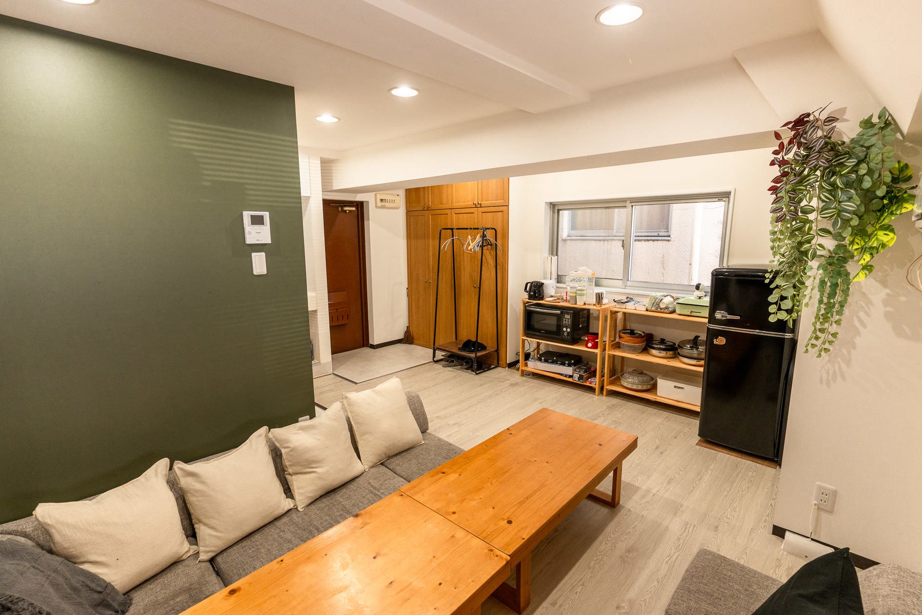 渋谷駅徒歩6分🚶‍♀️白×木目の大人おしゃれスぺース🌿女子会・推し活・誕生日会・映画鑑賞✨65型TV◎忘年会・クリスマス🎄の写真19