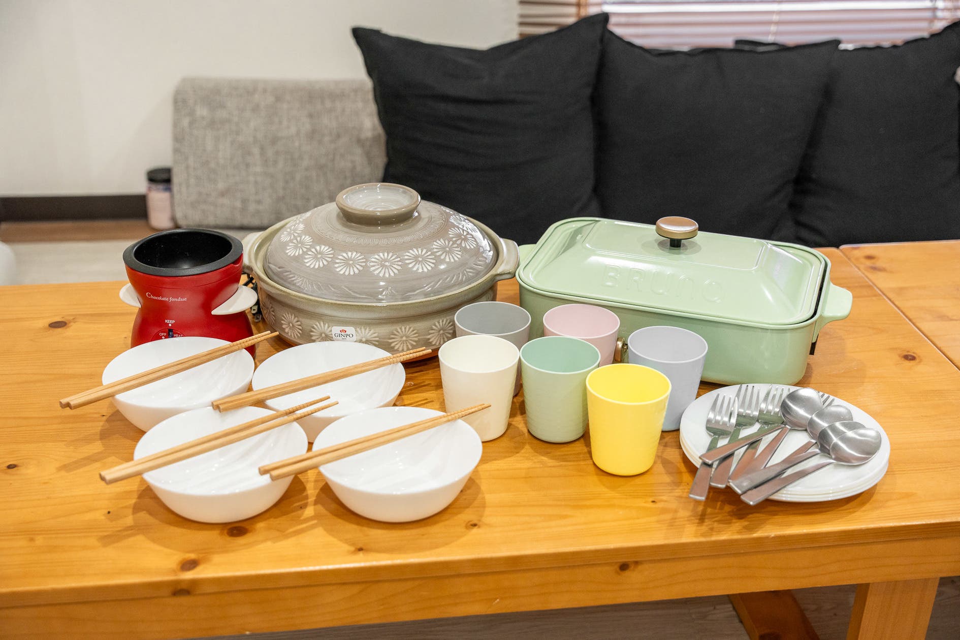 渋谷駅徒歩6分🚶‍♀️白×木目の大人おしゃれスぺース🌿女子会・推し活・誕生日会・映画鑑賞✨65型TV◎忘年会・クリスマス🎄の写真4