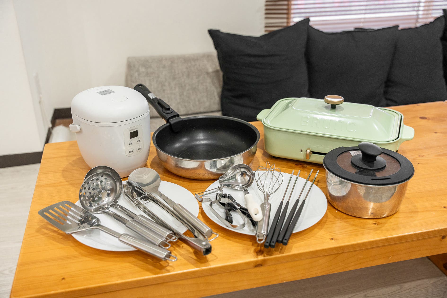 渋谷駅徒歩6分🚶‍♀️白×木目の大人おしゃれスぺース🌿女子会・推し活・誕生日会・映画鑑賞✨65型TV◎忘年会・クリスマス🎄の写真5