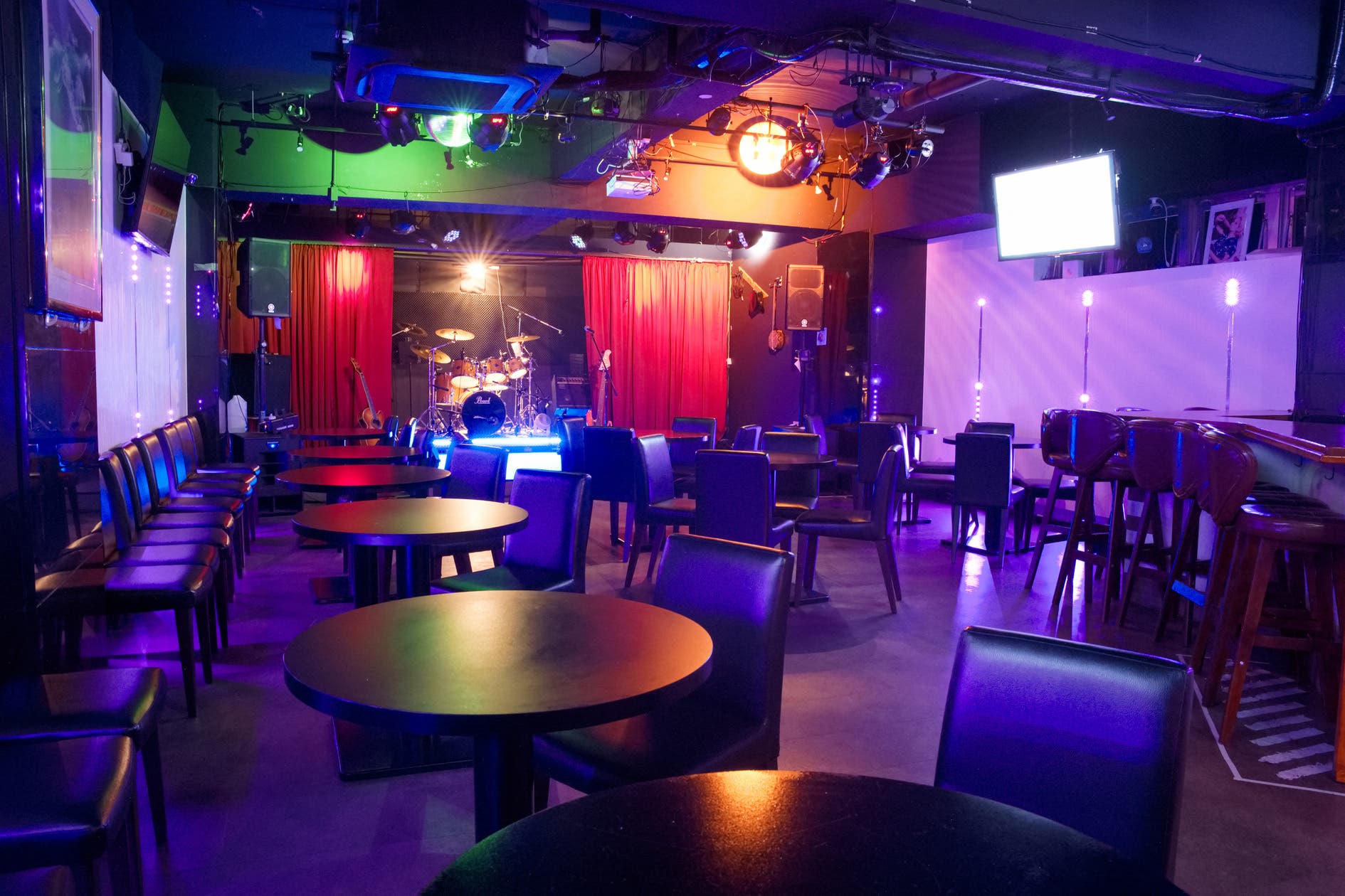 那覇市若狭にある使用用途多数のイベントスペースの写真1